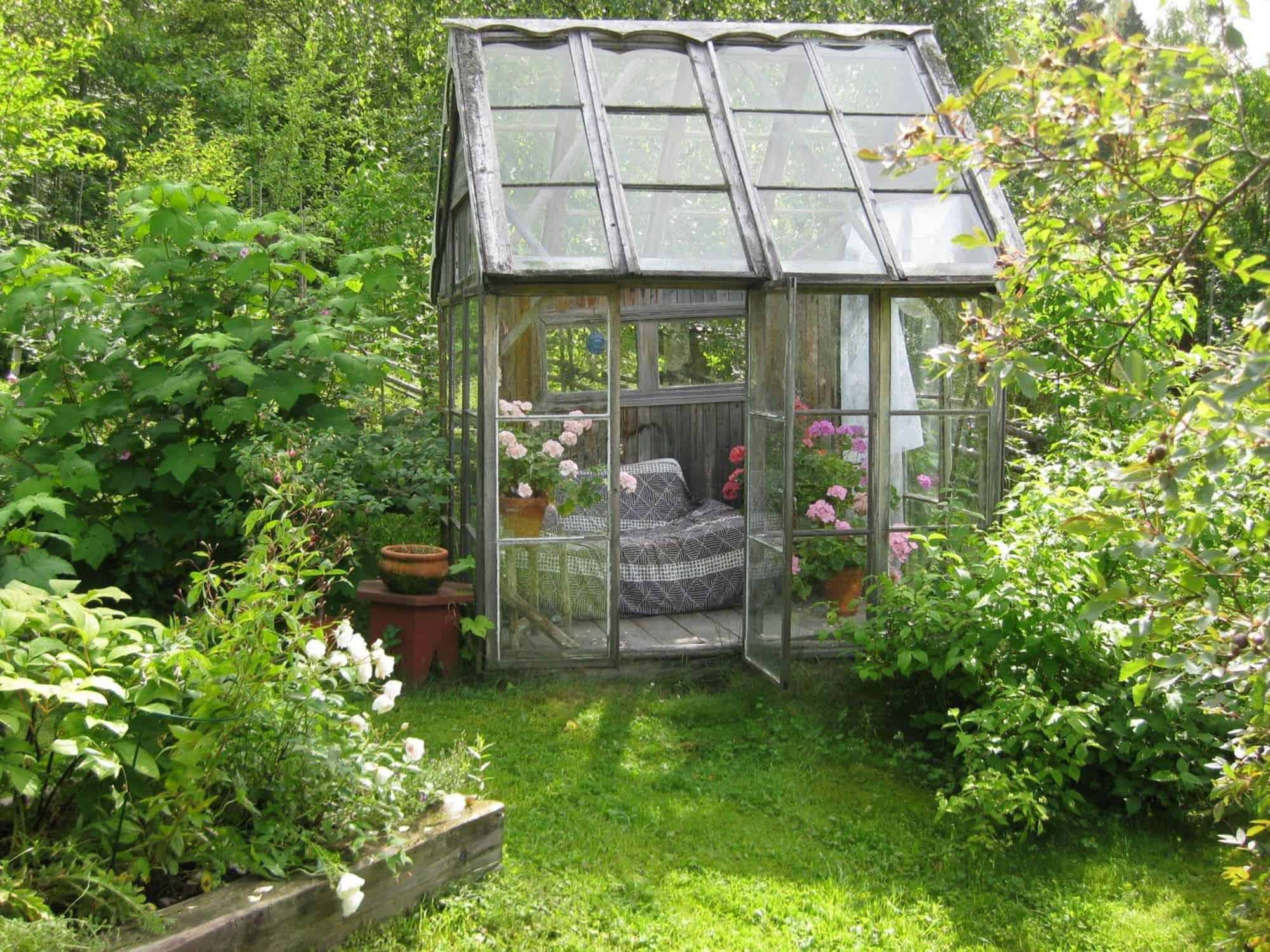 12 Shabby Chic & Bohemian Garden Ideas - 1001 Gardens