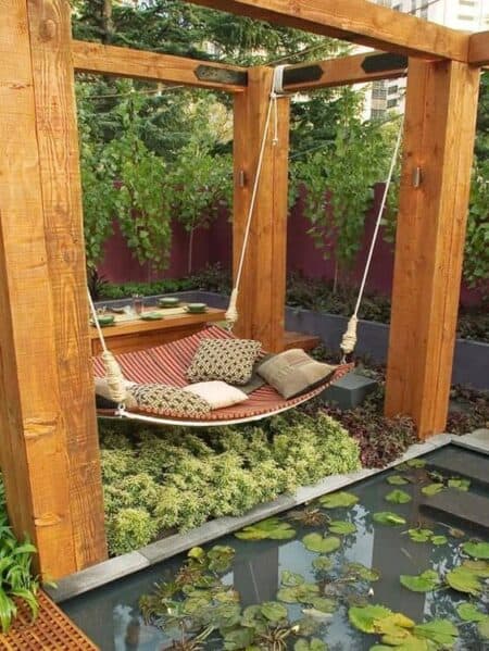 10 Outdoor Daybeds for a Lazy Afternoon - 1001 Gardens