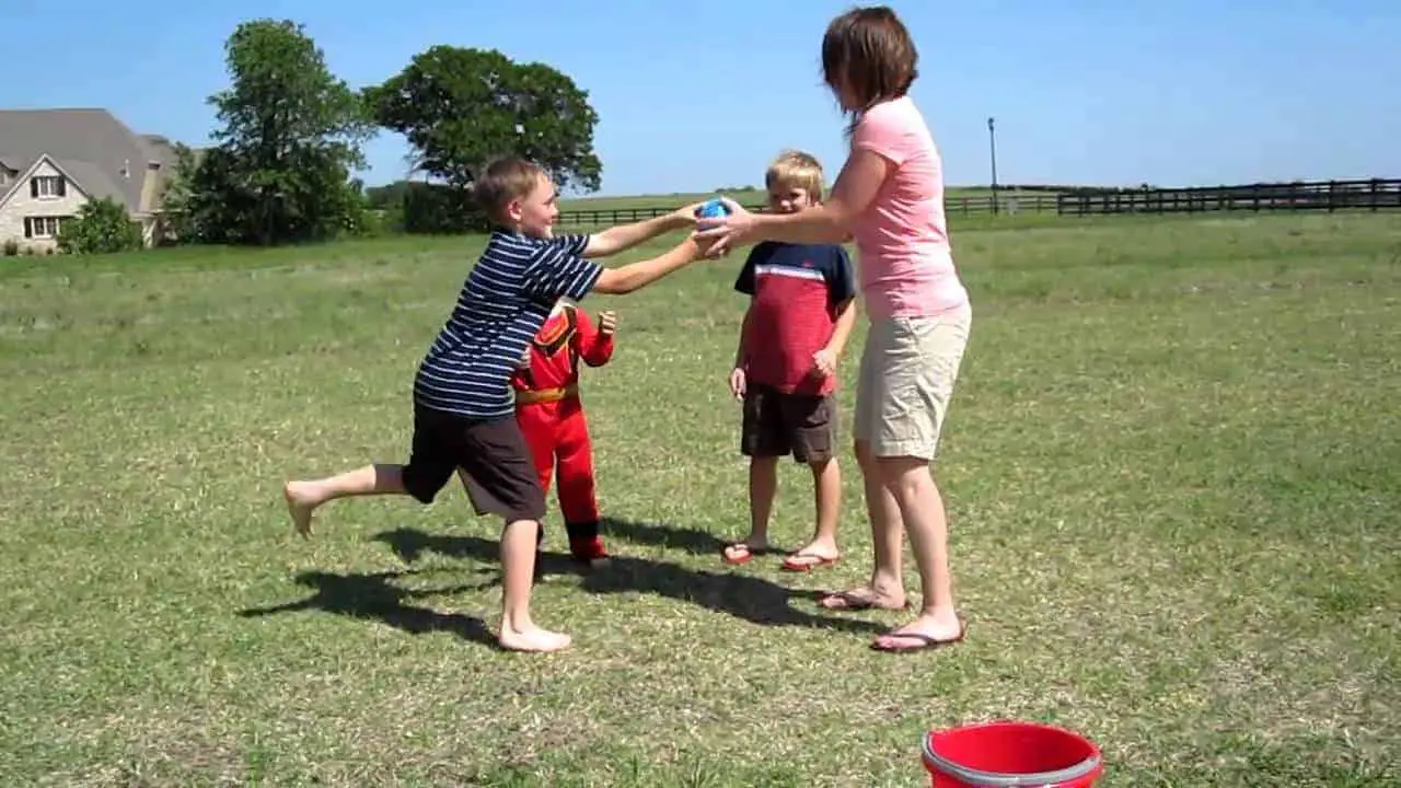 30 Best Water Games for Kids and Adults - 1001 Gardens